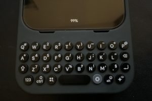 I Used a Physical Keyboard on my Pixel 9 for 3 Weeks: A Clicks Review ...